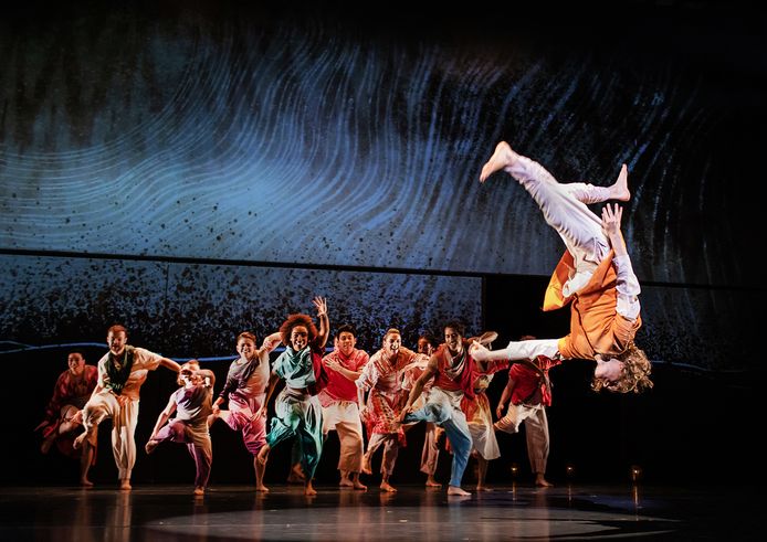 Danstheatershow Message in a bottle vanaf november in de Nederlandse ...