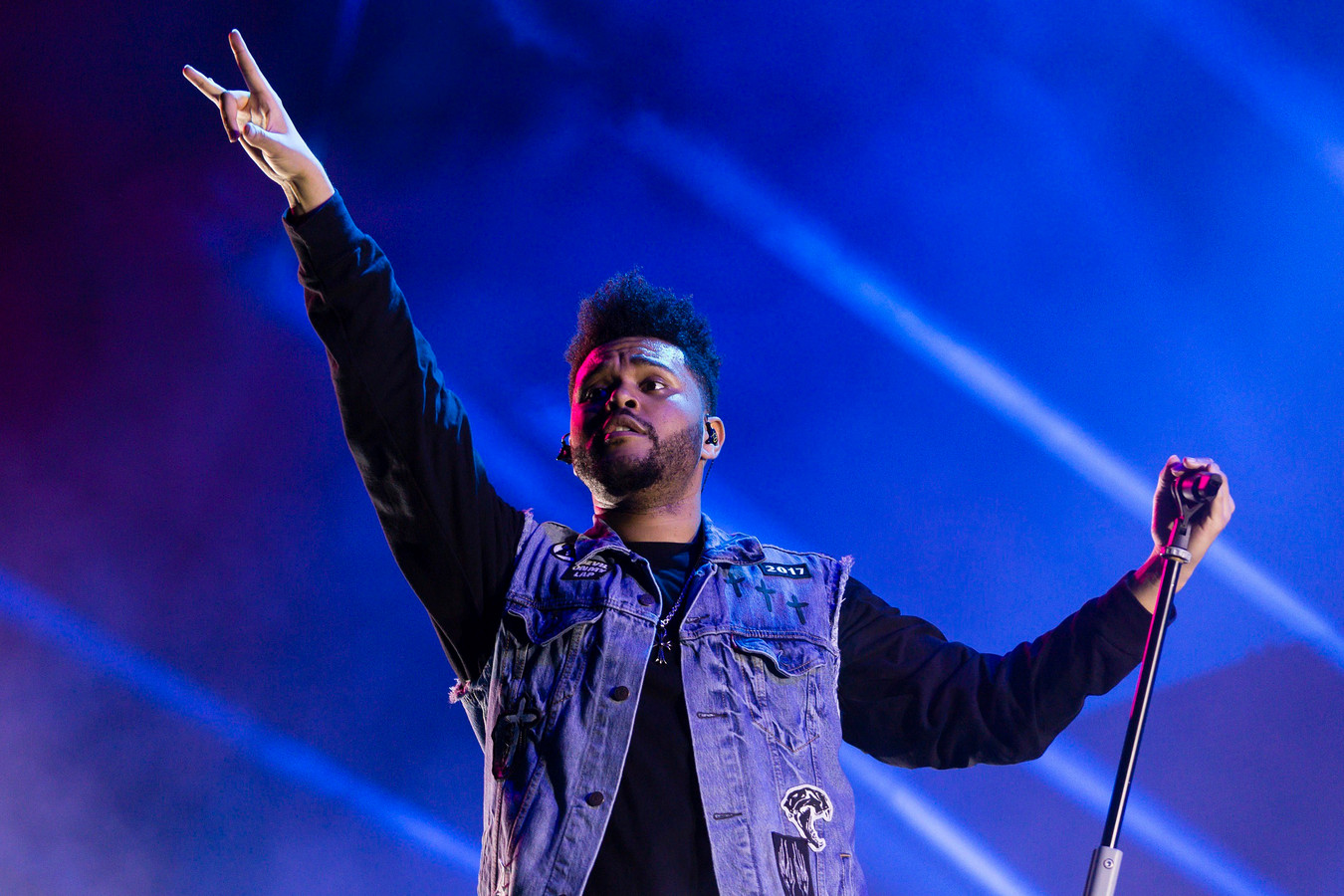 The Weeknd vertelt in nieuwe muziek over “donkerste tijd van z'n leven ...