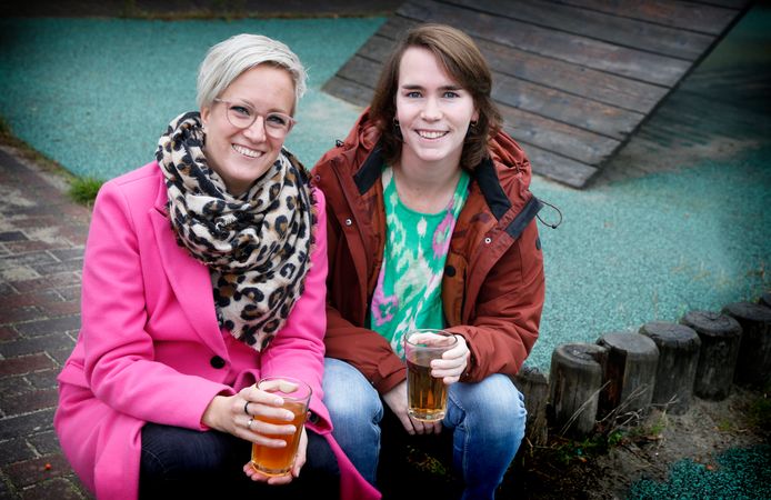 Rianne en Wendy zijn ‘buurvriendinnen’: ‘Als we het even niet trekken, kunnen we bij elkaar ...