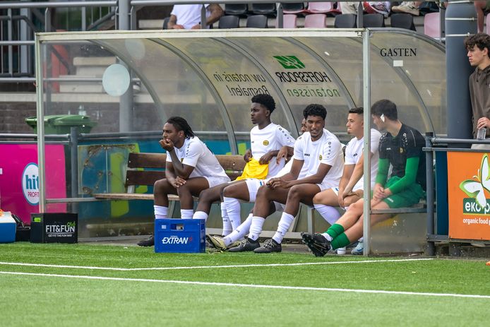 UNA-aanvaller Mouad Hassan maakt debuut op bekende grond: ‘Ambitie hier ...