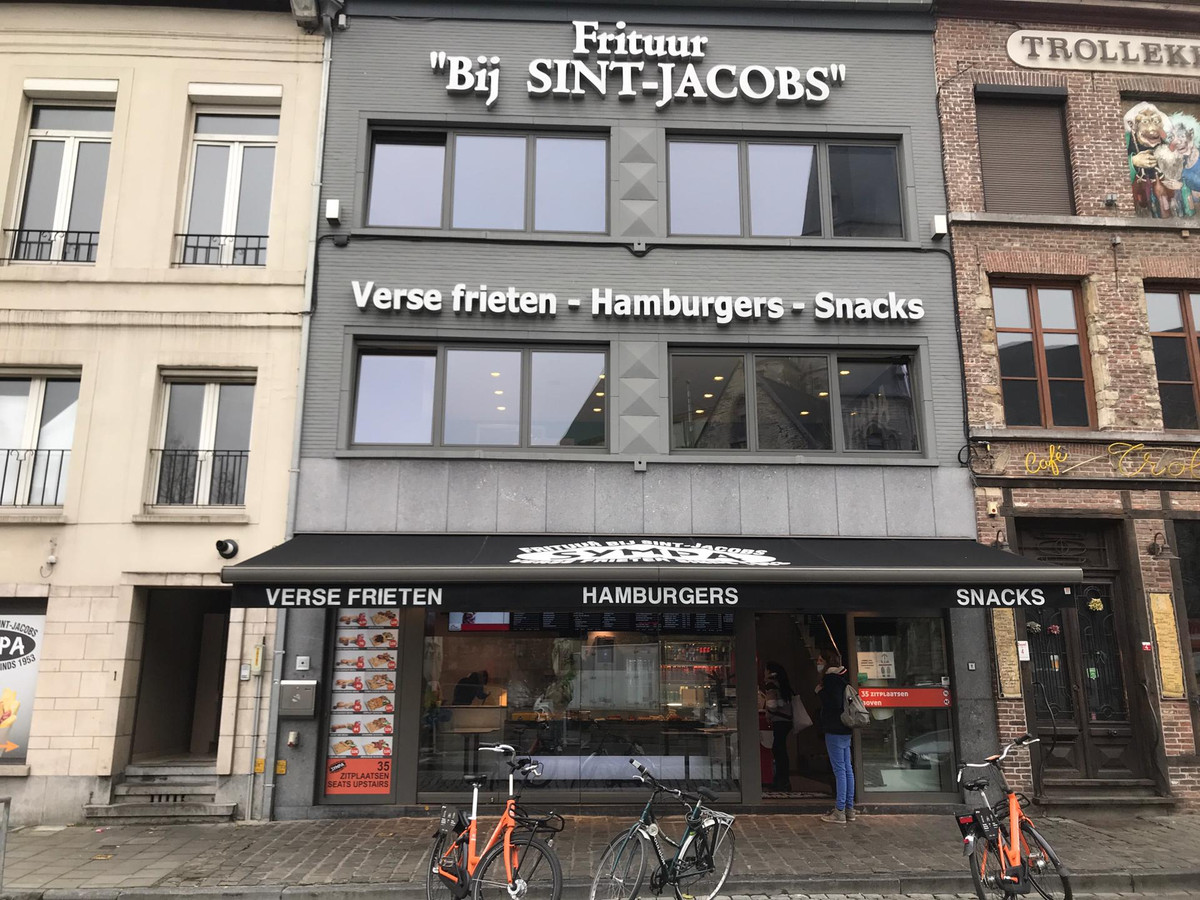 “De stoverijsaus is vermengd met de mayonaise. Het ziet er één groot ...