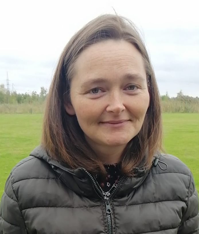 Nele Van Roey legt eed af als nieuw gemeenteraadslid | Mol | hln.be