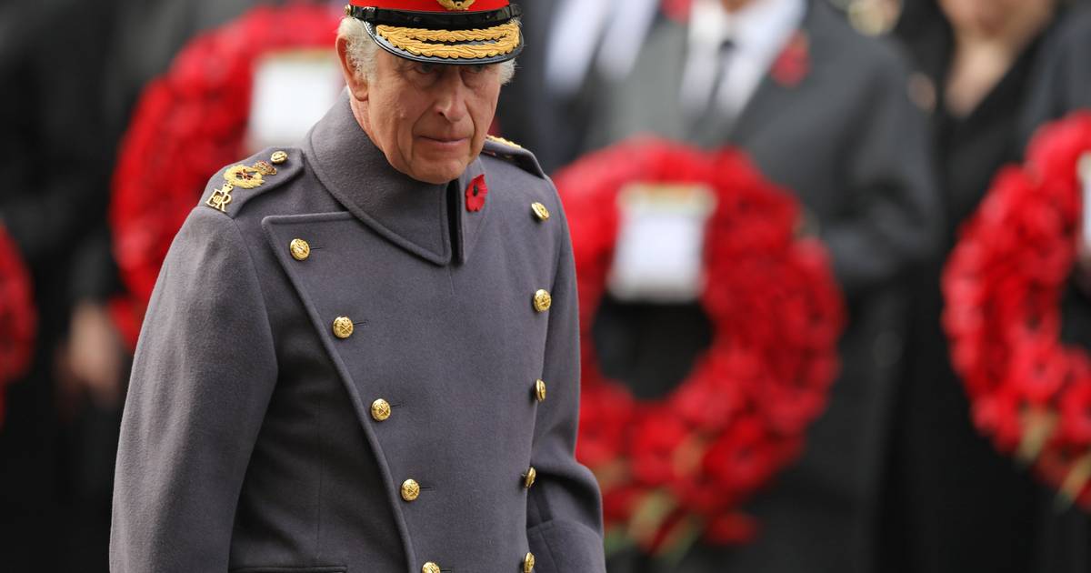 Koning Charles legt krans op Remembrance Sunday ter herdenking van ...