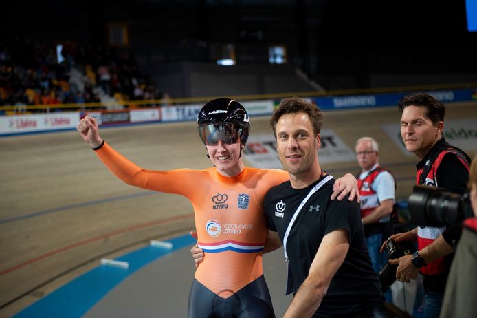 Caroline Groot brengt Oranje eerste goud op WK Paracycling in Apeldoorn ...