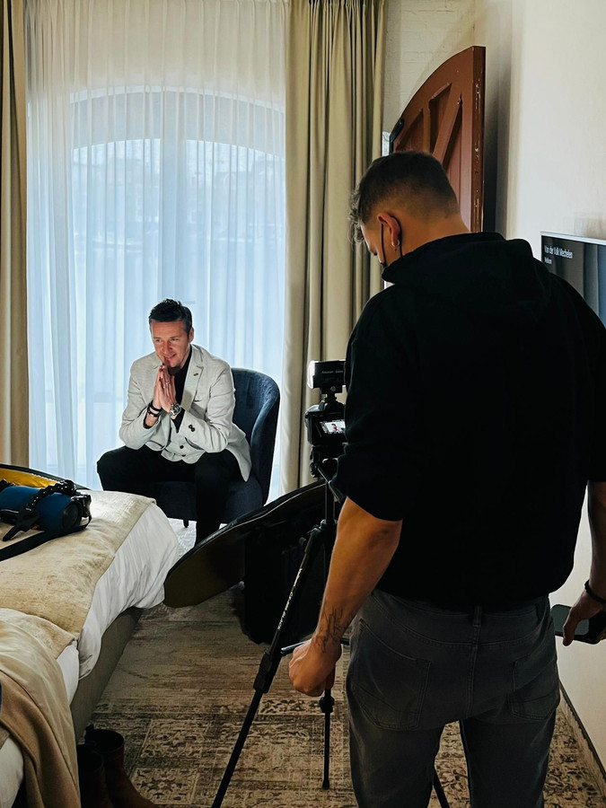 Mechels Van der Valk Hotel als decor voor nieuwste videoclip van Davy Gilles en Sasha Rosen ...