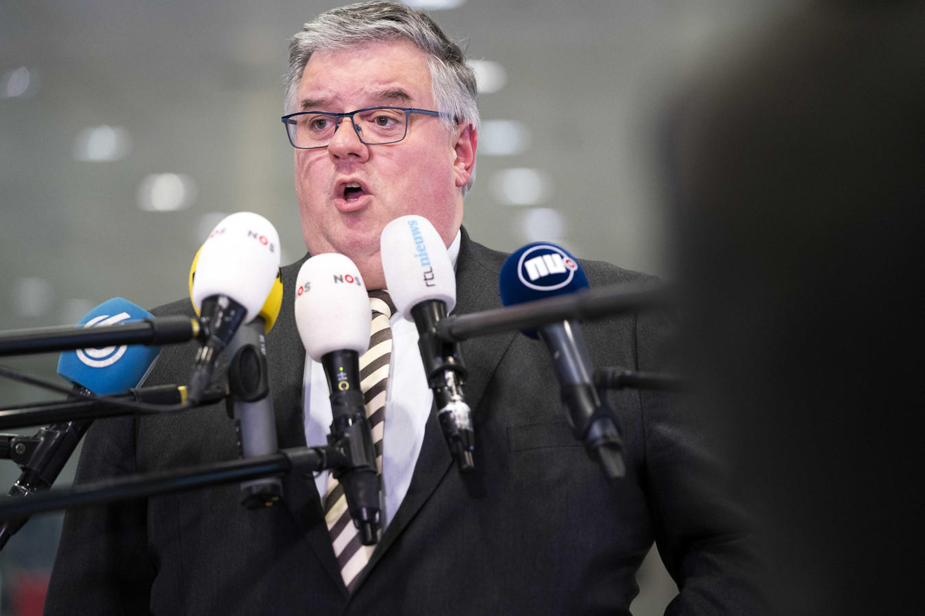 De geest is uit de fles met de coronamaatregelen: waarom maakt Bruls nu ...