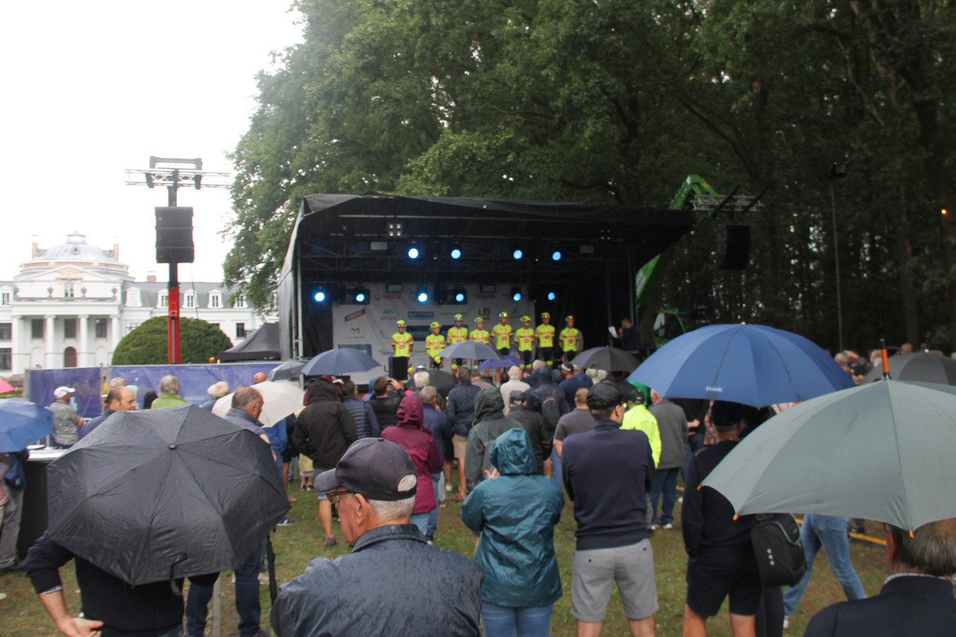 Nieuwe start, maar volksfeest als vanouds bij Izegem Koers: “We hebben ...