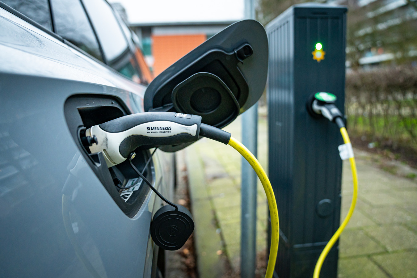 Gigantische verschillen laadtarieven elektrische auto, zoveel kost het ...