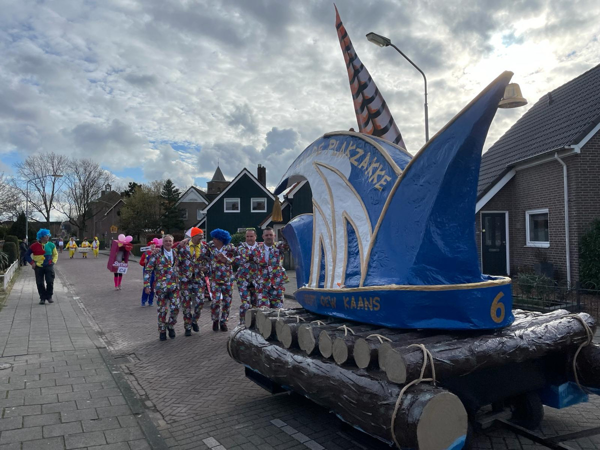 Optocht Snerkersdurp: een nieuwe steek voor Prins Fred en tien ...