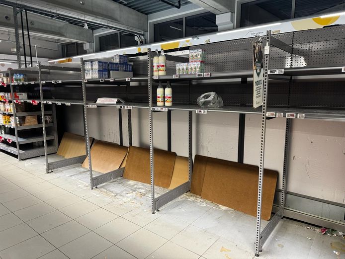 KIJK. Boerenprotest laat zich voelen bij Delhaize in Kraainem: lege ...