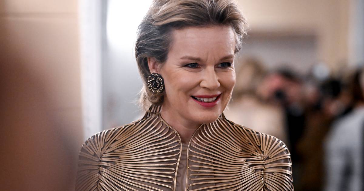 Heel haar leven op de vlucht: koningin Mathilde herdenkt het straffe ...