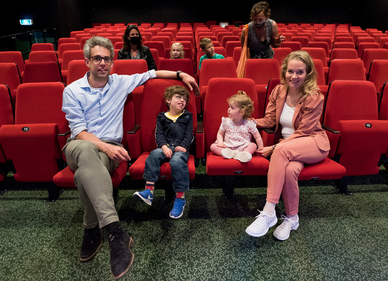 De lach breekt eindelijk door: Utrecht gaat weer naar het restaurant ...