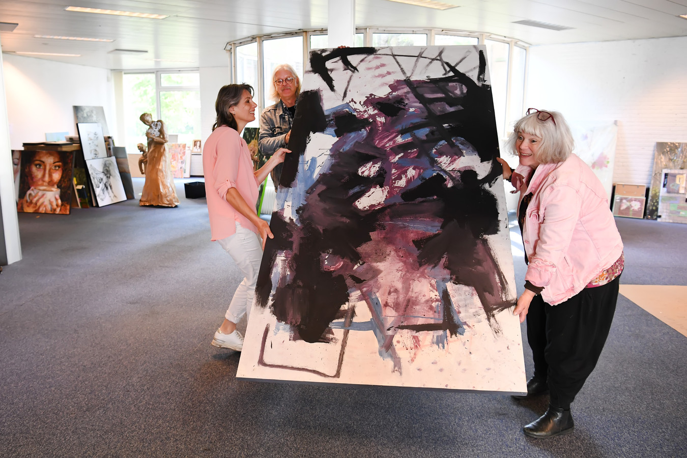 Een bank bomvol Zundertse kunstwerken: ‘Het aanbod is geweldig ...