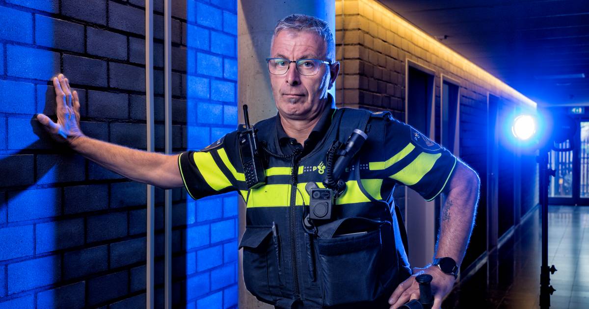 Ervaren agent Henk (60) kwam ziek thuis te zitten na te veel heftige ...