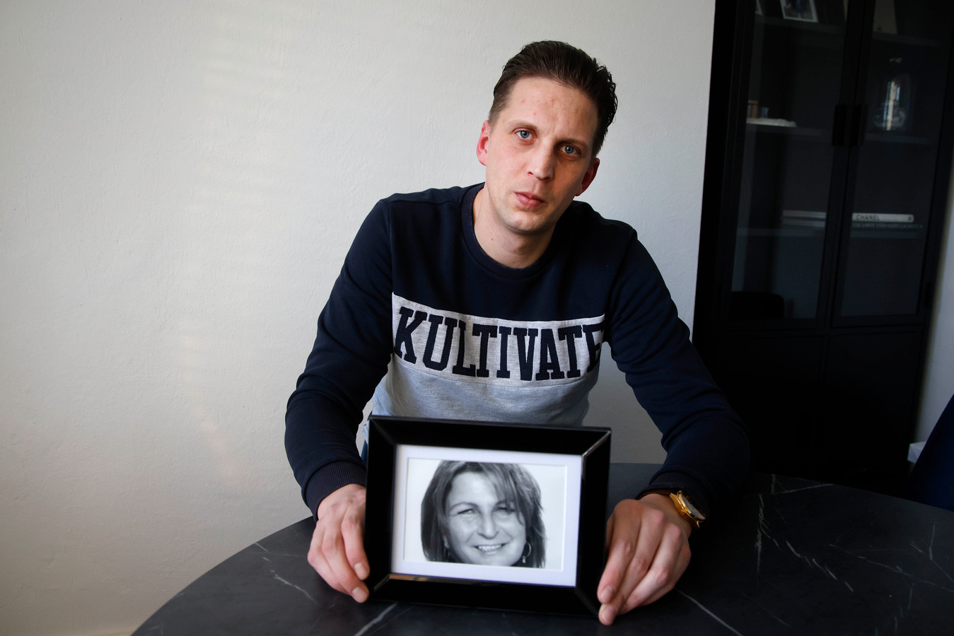 Vleesetende bacterie kostte Rita (52) het leven: ‘Het zou een griepje ...