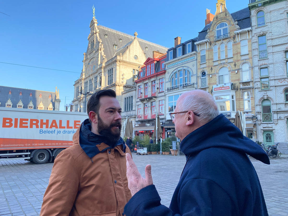 Oekraïense vlag wappert boven kathedraal: “Teken van onze solidariteit ...