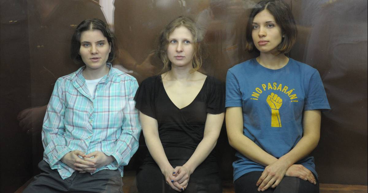Pussy Riot: "Loop naar de hel met je gratie, Poetin" | Buitenland | hln.be