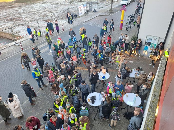 Basisschool Triangel verkoopt ‘soep op de stoep’ voor vzw Feestvarken ...