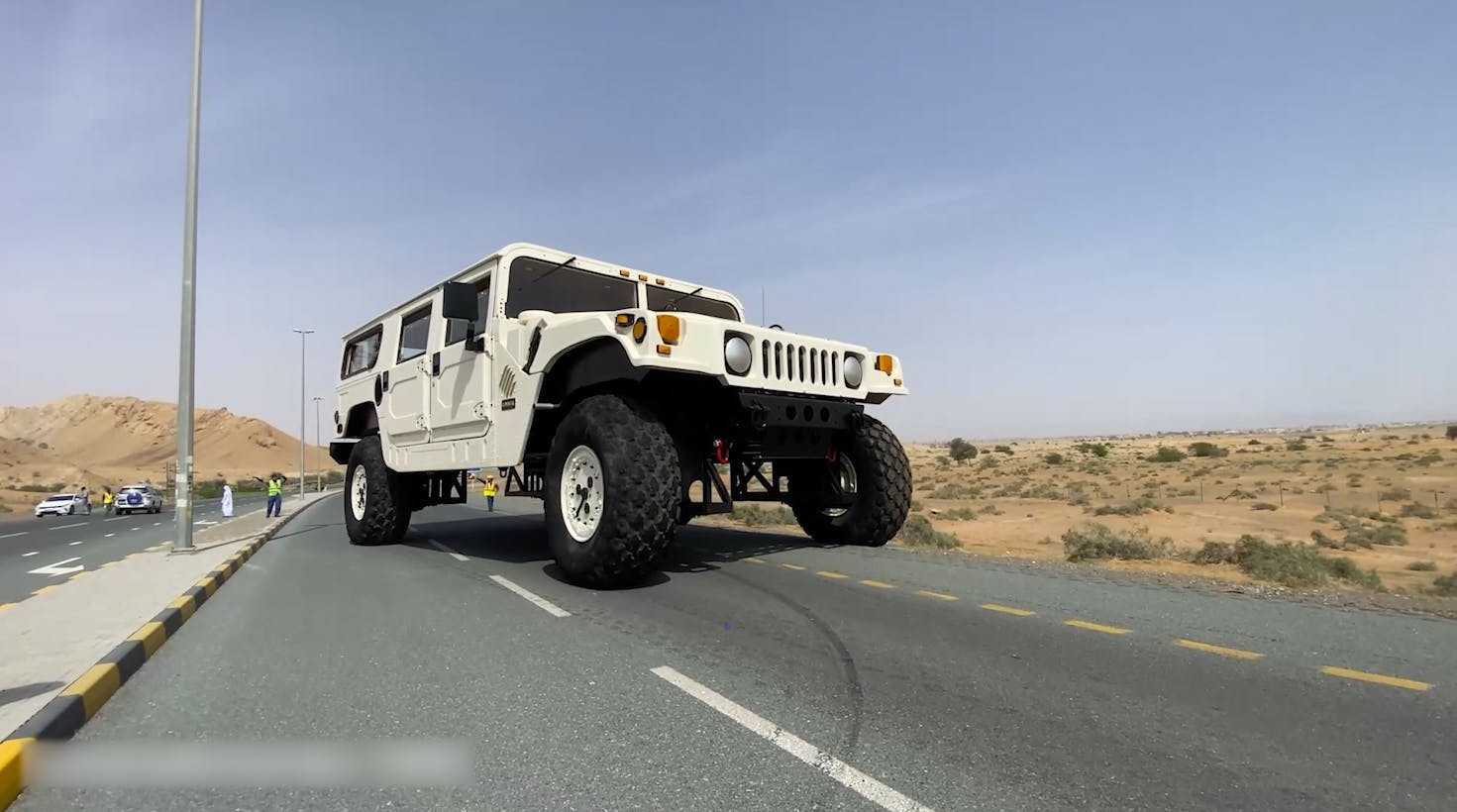 Video van de Dag | Dit is de grootste Hummer ter wereld: 7 meter hoog ...
