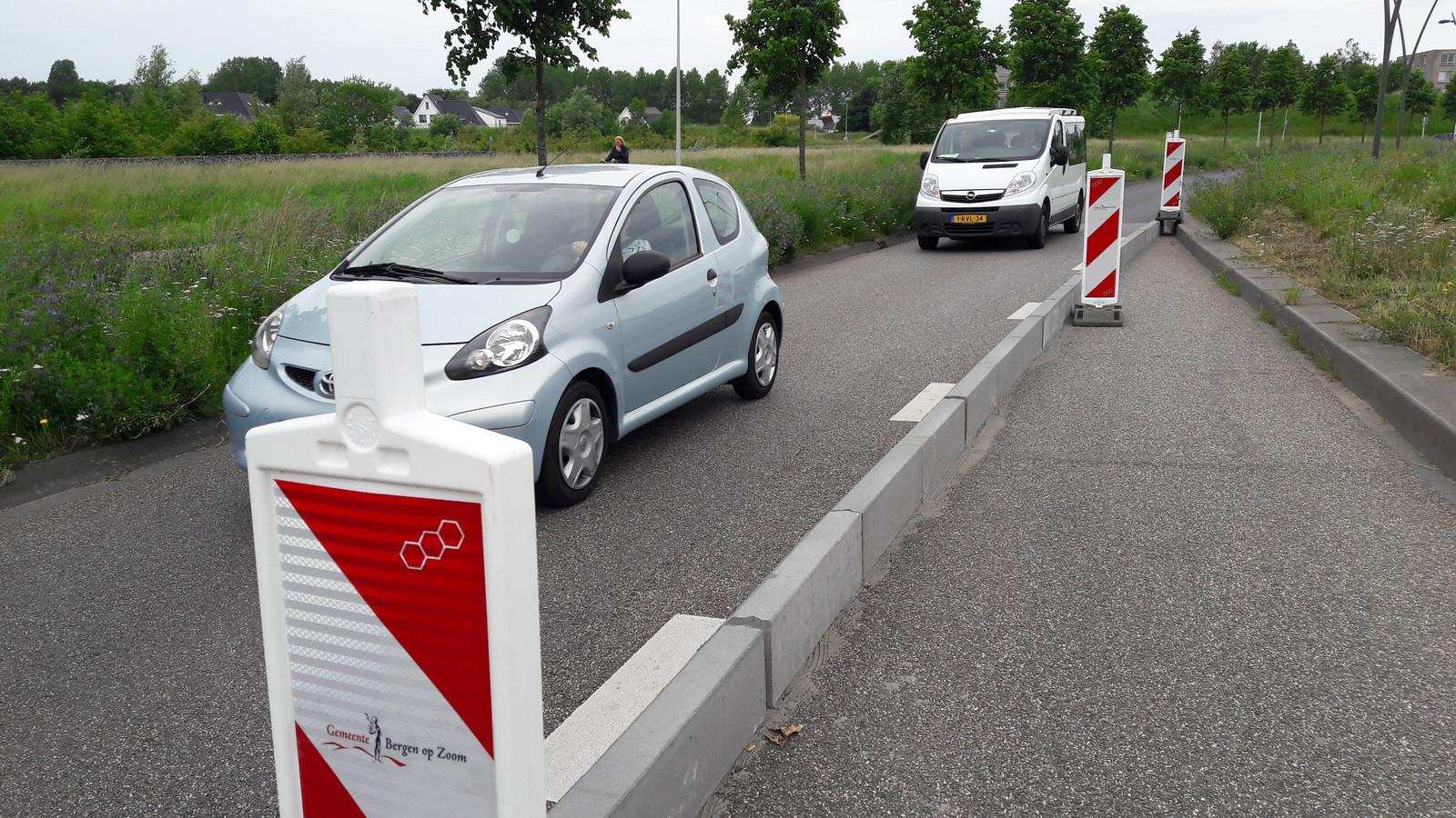 Buurt onaangenaam verrast door betonrand bij Zuiderdreef | Foto | AD.nl