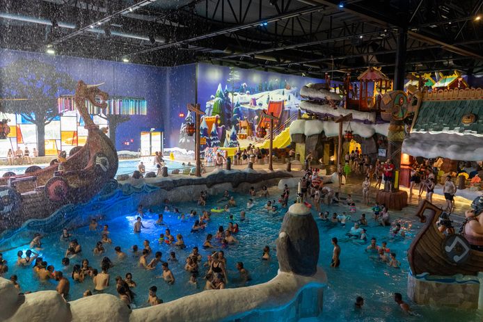 Politie en redders plukken 9 zwemmers uit zwembad Plopsaqua | De Panne ...