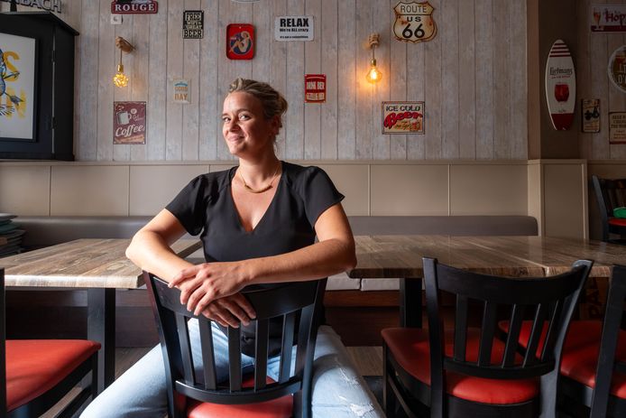 Kizzy (35) neemt afscheid van de Schoolbond om café in Berlaar over te ...