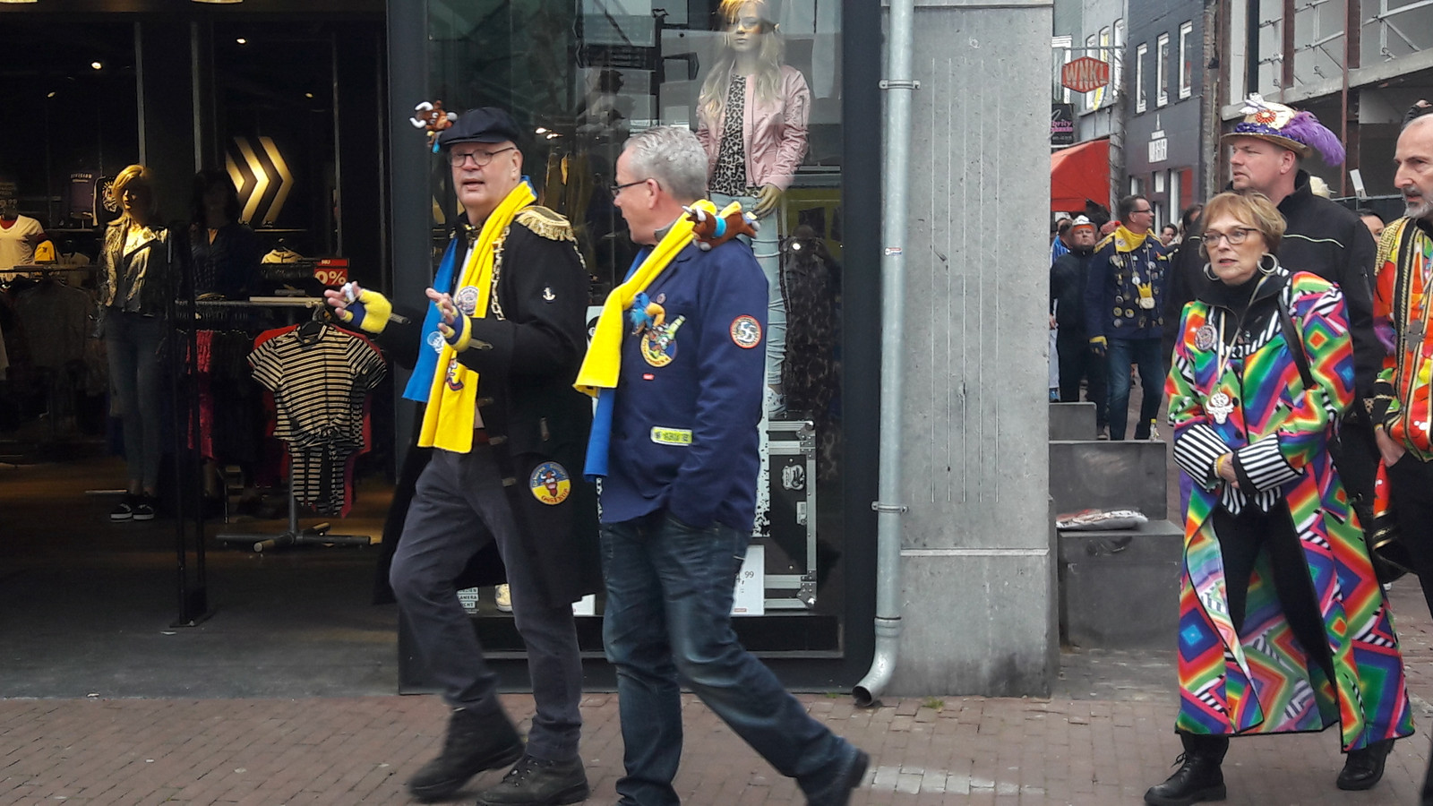 Carnaval in Oss is deze vrijdag gewoon al dik begonnen | Foto | bd.nl