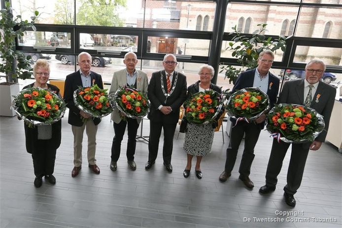 7 lintjes uitgereikt in Rijssen-Holten | Rijssen-Holten | tubantia.nl