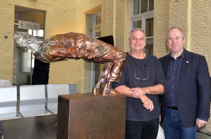 Bronzen kunstwerk onthuld in Mattenkot | Vilvoorde | hln.be