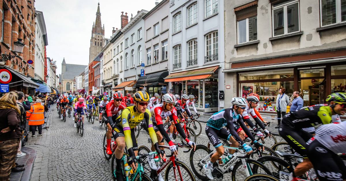 Vlaanderen heeft zin in koers: veel volk bij start Driedaagse | Brugge ...