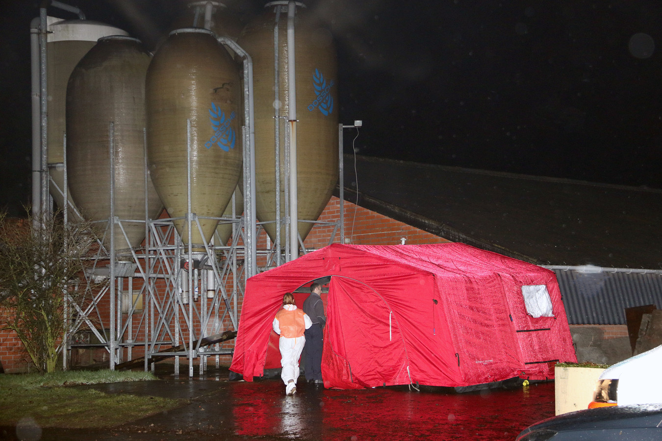 ASSISEN. “Als je me die hoeve niet terug verkoopt, loopt het verkeerd ...