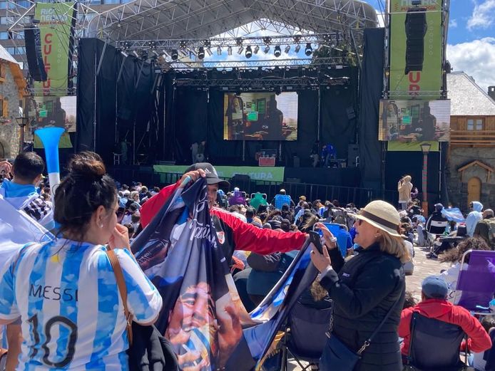 Frans (75) uit Nederasselt kijkt kwartfinale tussen de Argentijnen ...