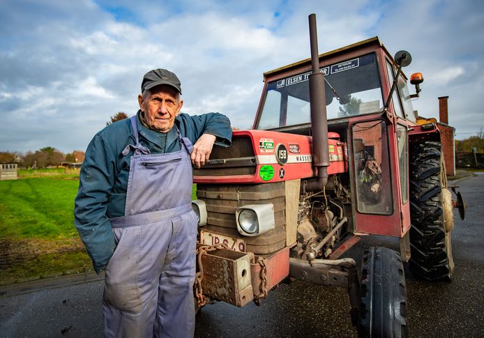 Willy is 89 en kreeg zijn eerste boete ooit, omdat hij met zijn tractor ...