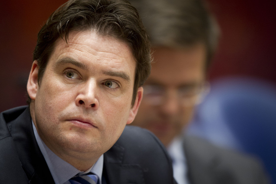 Oppositie: excuus Weekers voor 'complotdenken' | Foto | bd.nl