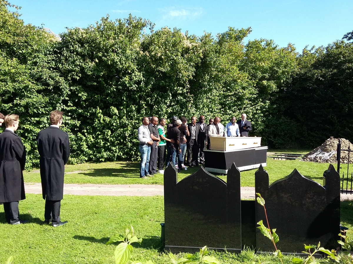Umaru Sesay in Goes begraven | Foto | pzc.nl