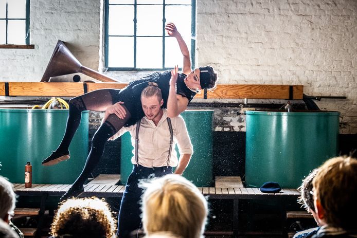 IN BEELD. Hasselts Jenevermuseum viert veertigste verjaardag in stijl ...