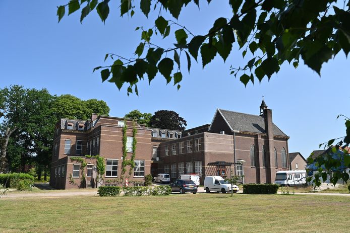 Woningnood bestrijden met appartementen naast een oud klooster? In ...