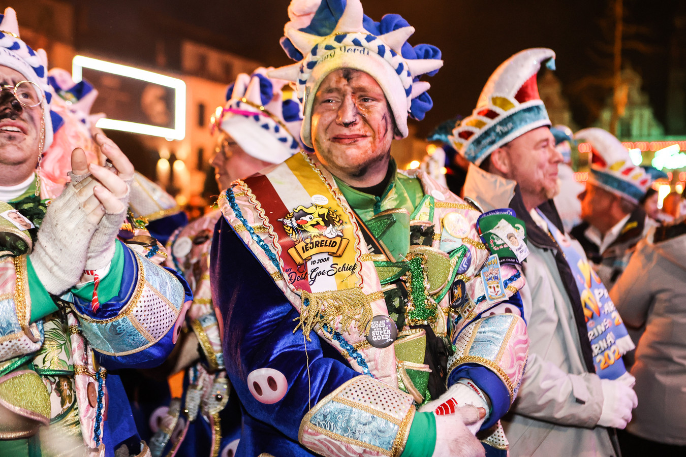IN BEELD De popverbranding is hét emo-moment van Aalst carnaval | Foto ...