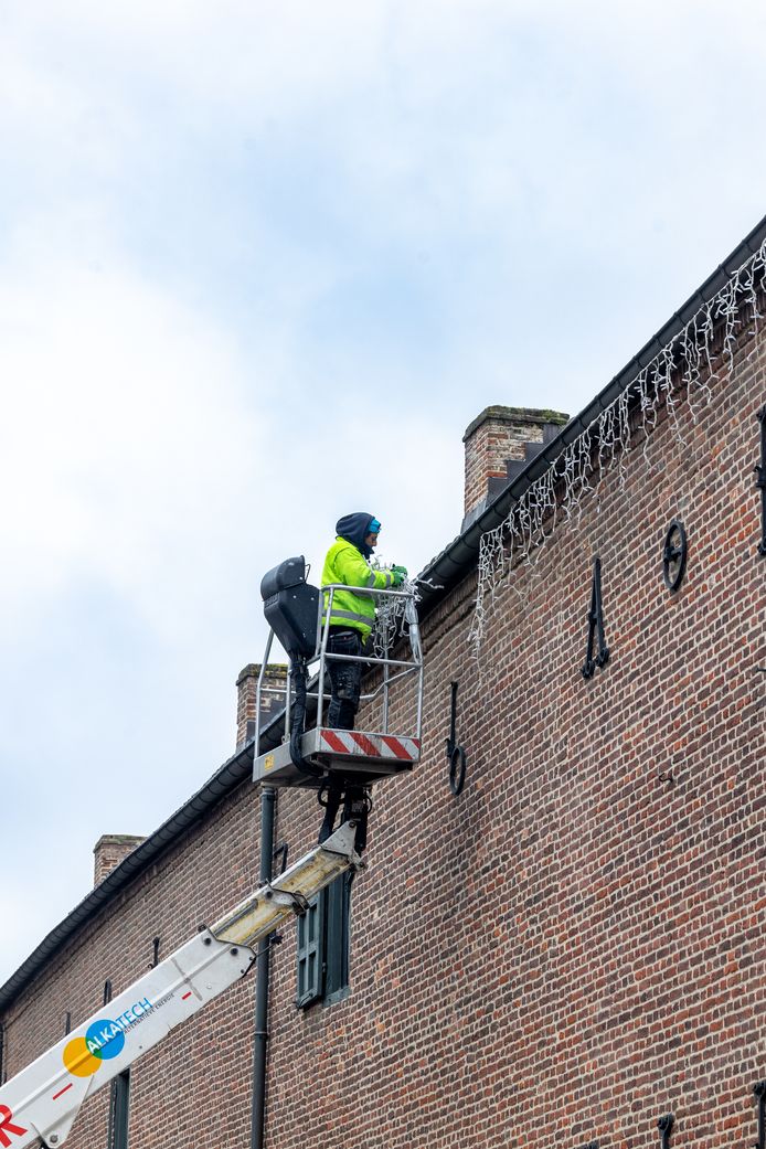 ZIEN. Hasselt dooft kerstverlichting twee weken vroeger | Hasselt | hln.be ZIEN. Hasselt dooft kerstverlichting twee weken vroeger | Hasselt | hln.be