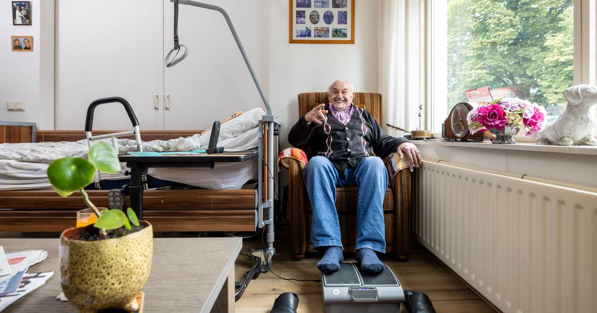 ‘Opa Jan’ (100) uit Holten geniet van zelfstandigheid: ‘Ik ga van mijn ...