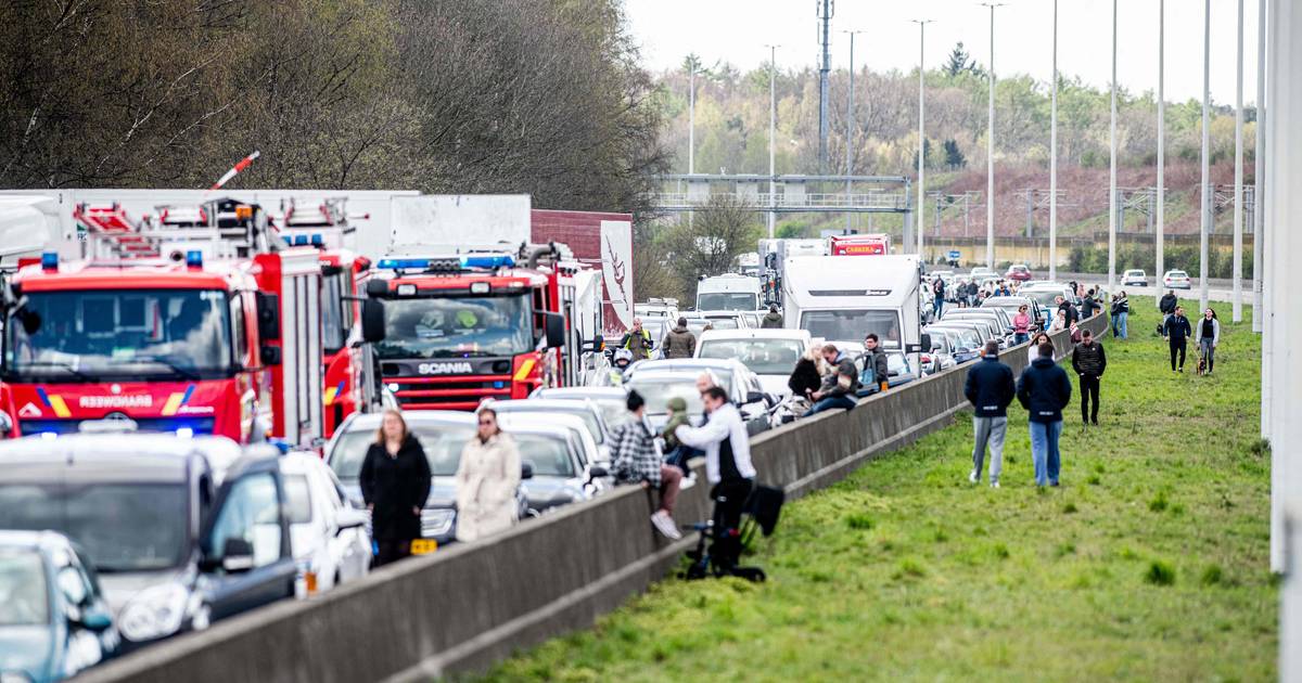 Nieuws gemist? Doden bij bus-crash en Militairen willen naar Oekraïne ...