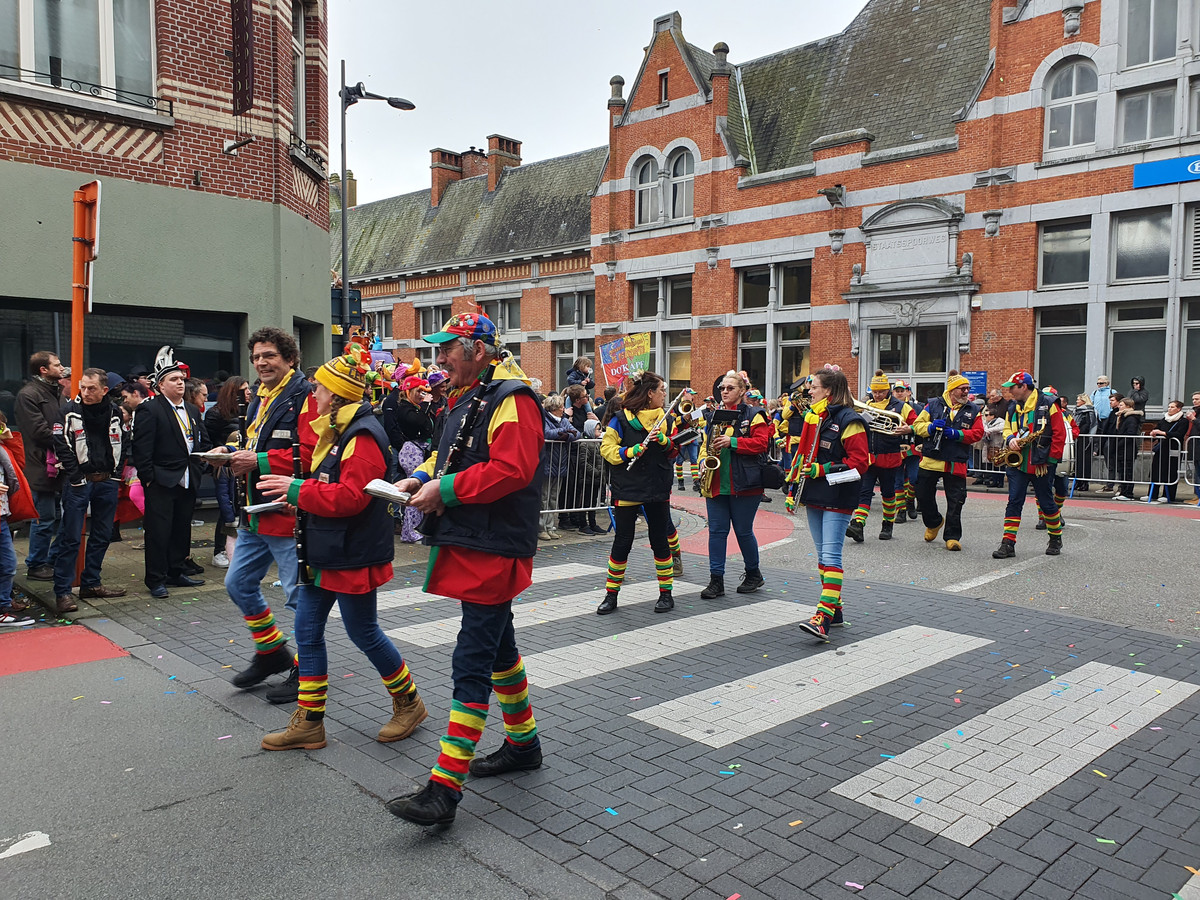 IN BEELD. Carnavalsstoet in Ossenkoppenstad | Foto | hln.be