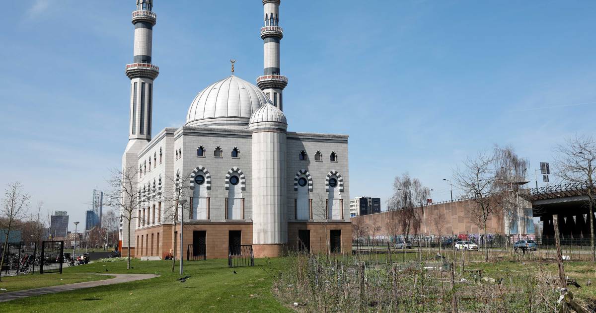 Minister: geen bewijs voor Arabische invloed op Essalam Moskee ...