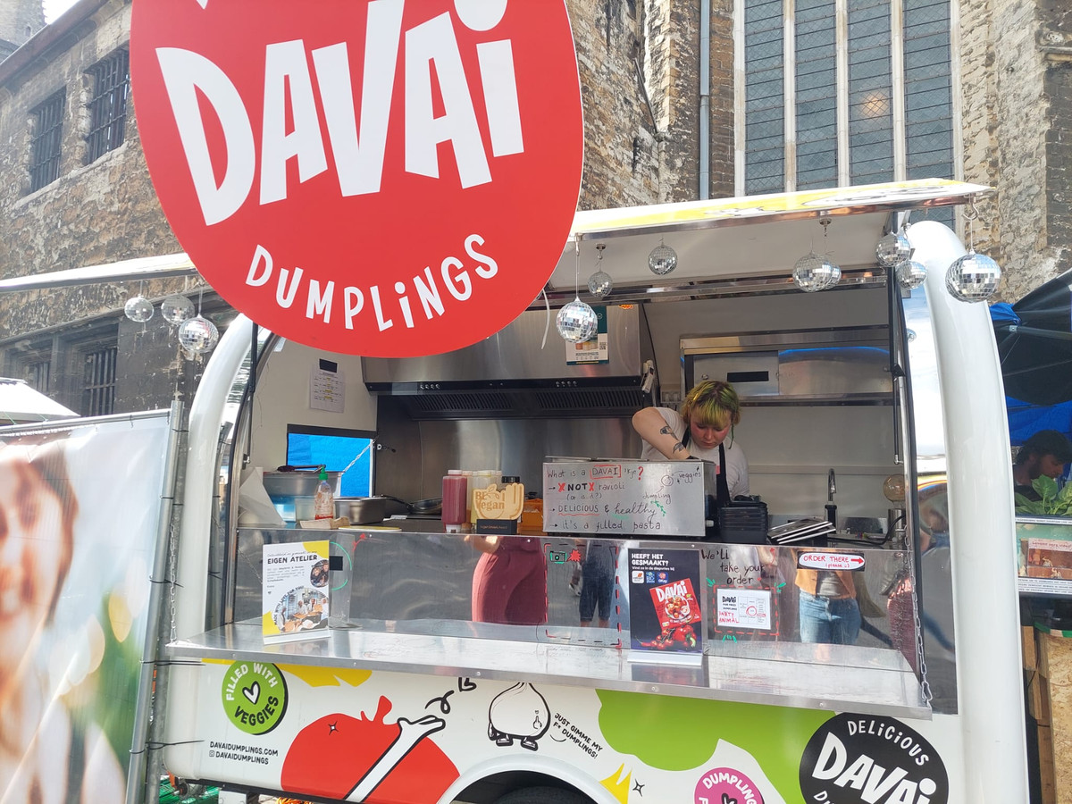 GETEST. Kartonsmaak of sterrenniveau? Wij gingen langs bij 10 eetkramen ...