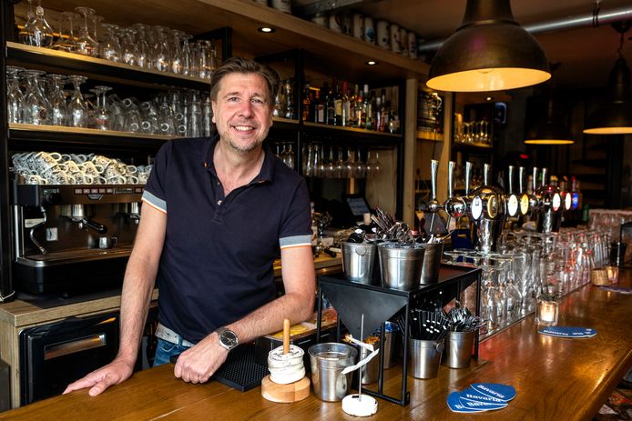 Barts kinderbedje stond al boven een café, nu heeft hij er zelf een: De ...