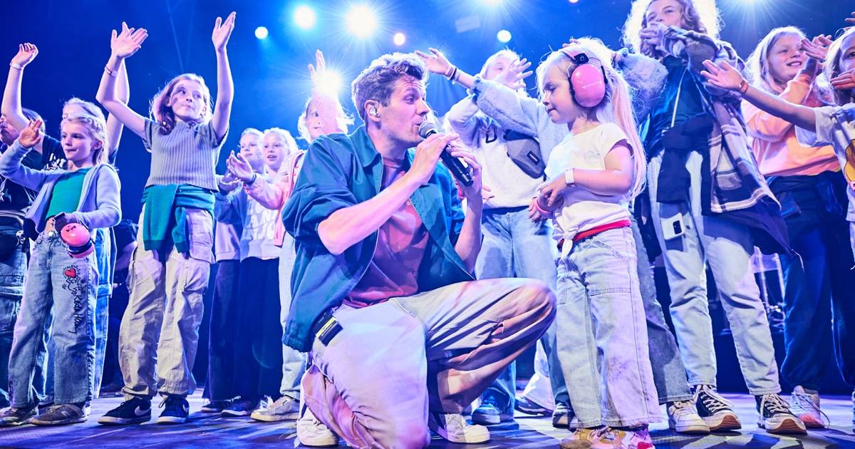 IN BEELD. Dit was dag één van Moen Feest: Clouseau krijgt iedereen aan ...