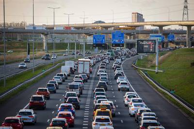 Drukte op de wegen in de Rotterdamse regio: files zijn inmiddels ...