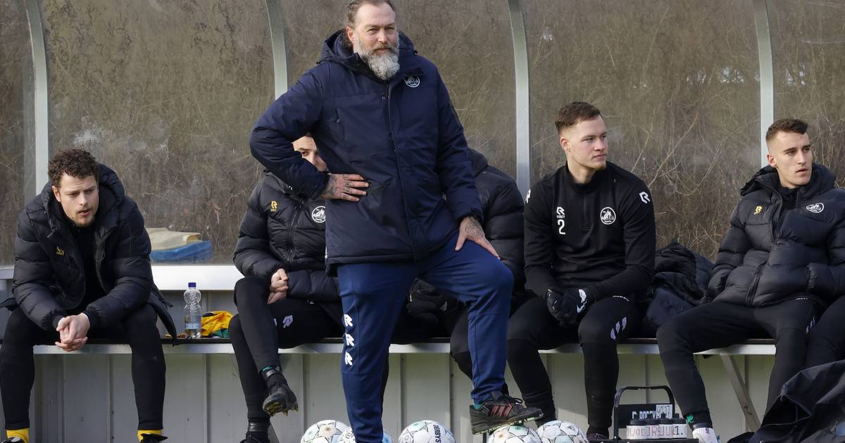 Capelle behoudt Van Eck voor technische staf: opleiden trainers en ...