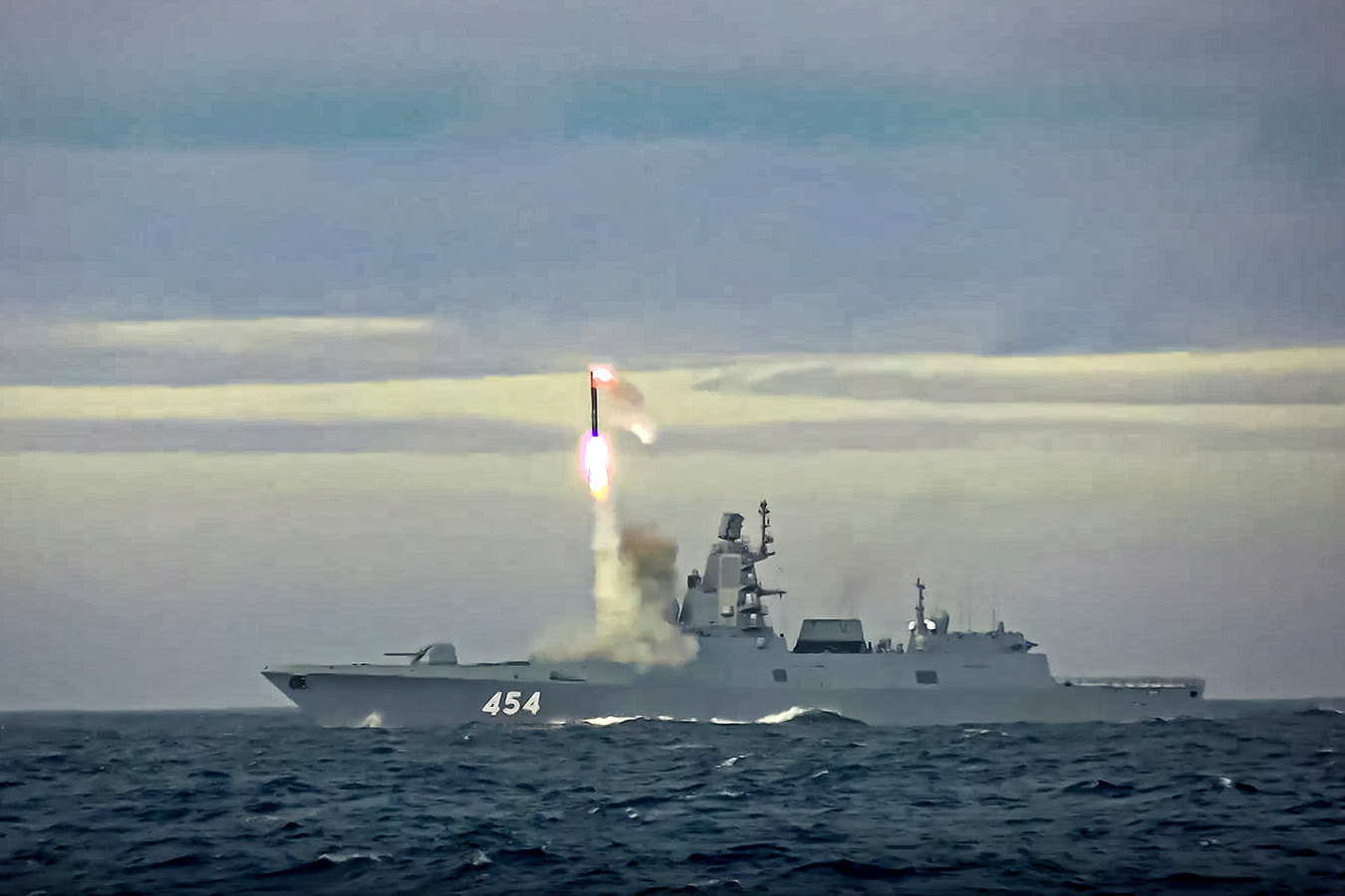 La frégate russe “Amiral Gorshkov” a mené des exercices en mer de ...