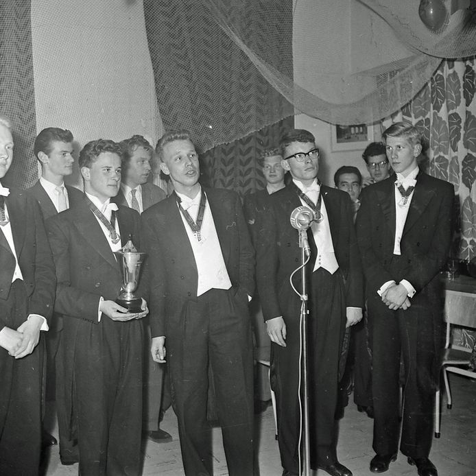 Een feestje bij het Eindhovens Studenten Corps in 1958 | Eindhoven | ed.nl